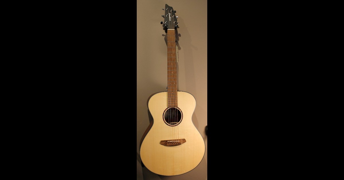 Breedlove Discovery S Concert LH - LeftyGuitars